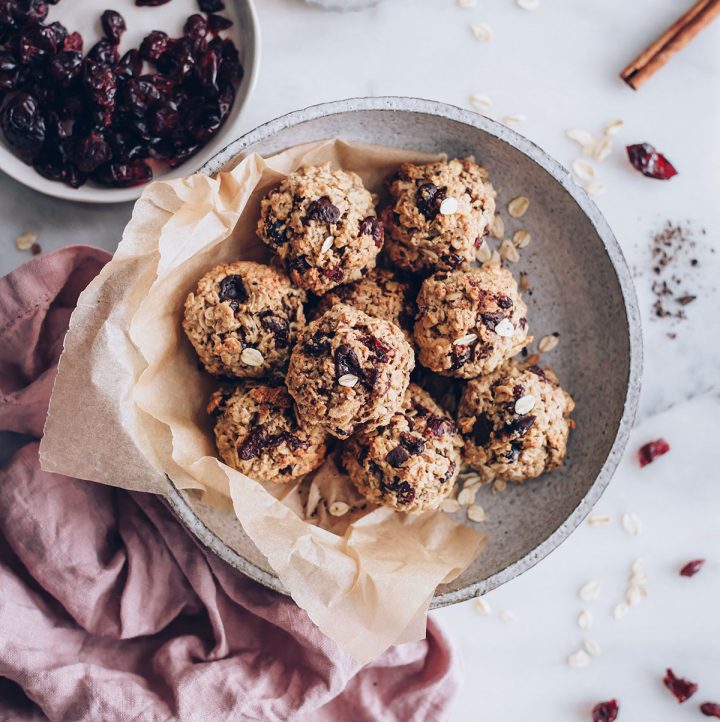 Dark Chocolate Cherry Granola Bites | Hello Veggie