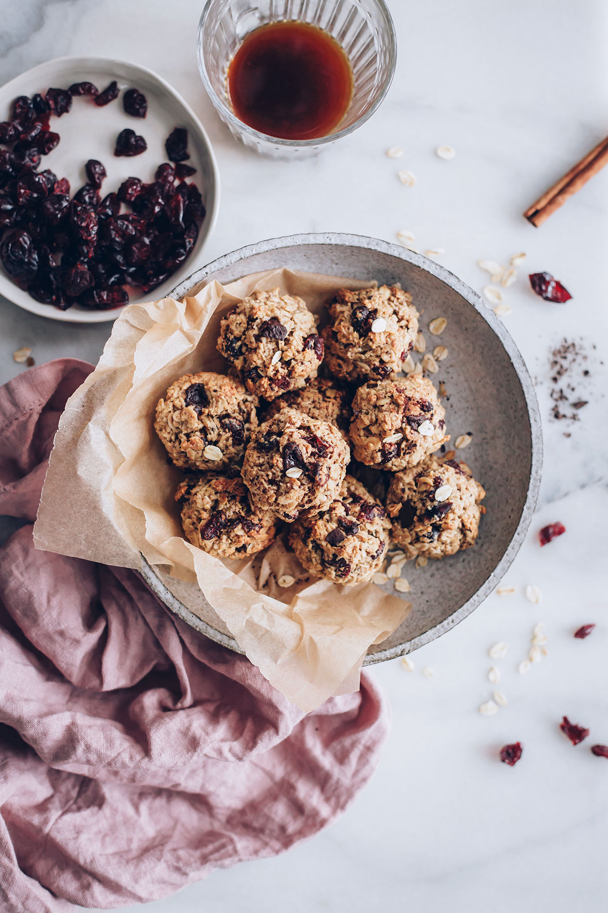 Dark Chocolate Cherry Granola Bites | Hello Veggie