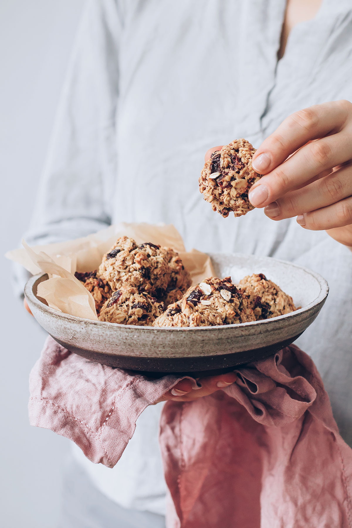 Dark Chocolate Cherry Granola Bites | Hello Veggie